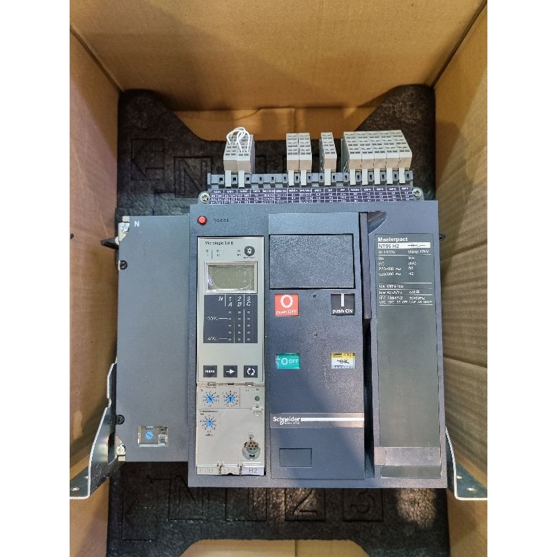 Jual SCHNEIDER ACB NT06 H2 4P 630A MOTORISED UVT | Shopee Indonesia