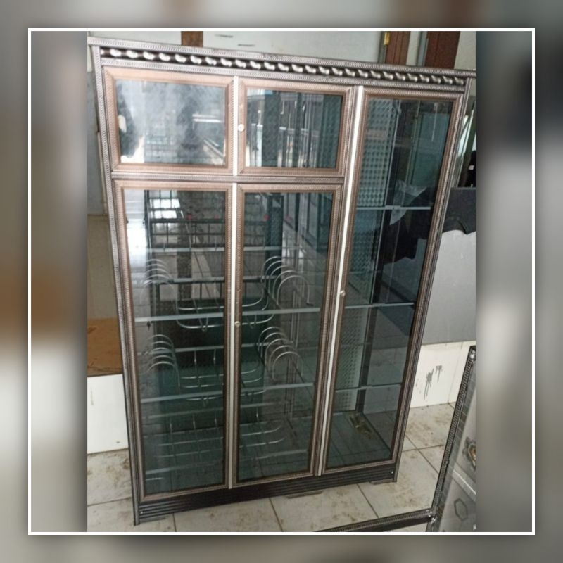 Jual Lemari rak piring almunium kaca 3pintu | Shopee Indonesia