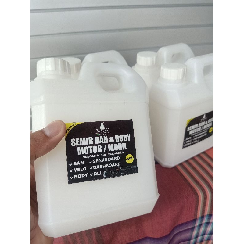 Jual SEMIR BAN & BODY MOTOR / MOBIL 1 LITER | Shopee Indonesia