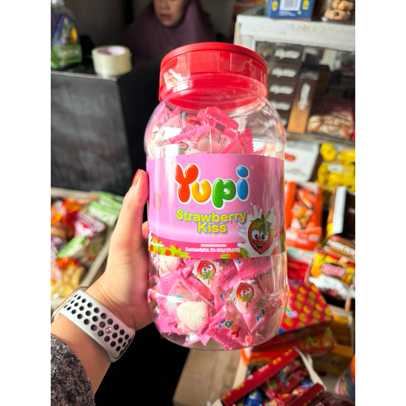 Jual HD Management Permen Yupi Strawberry Kiss Toples isi 120pcs ...