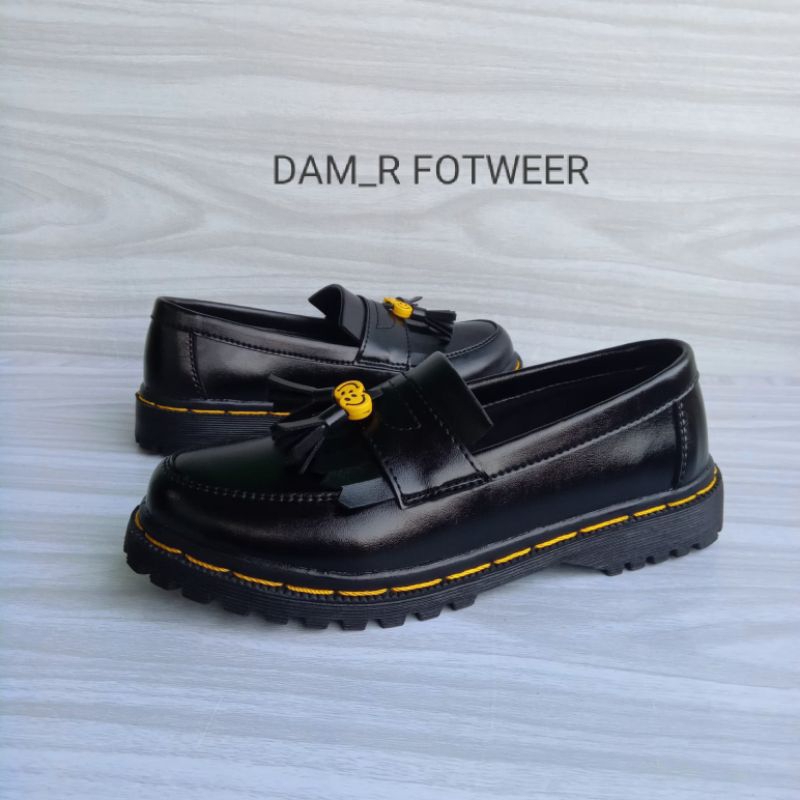 Jual Sepatu Docmart Terlengkap & Harga Terbaru Mei 2026 | Shopee Indonesia