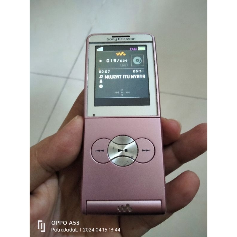 Jual Sony Ericsson W350 i Flip Pink Normal Original Mulus Jadul Langka Unik Imut Speaker Bass ...