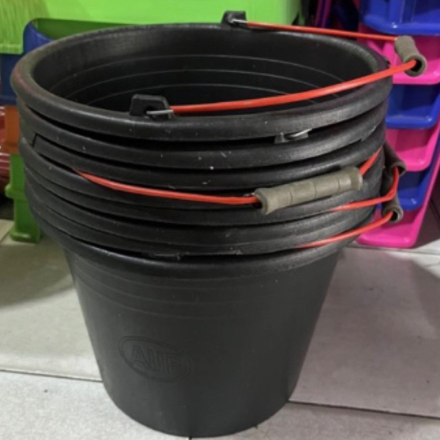 Jual EMBER PLASTIK EMBER HITAM 22 LITER EMBER COR ANTI PECAH 22 LITER ...