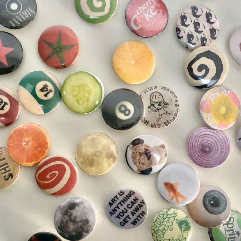 Jual y2k pin button | y2k aesthetic retro vintage 2000s 8 ball pins ...