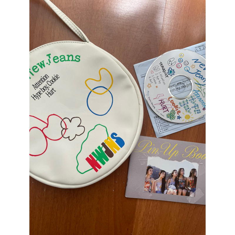 Jual NewJeans 1st EP Album Bag Limited Edition (Booked) | Shopee Indonesia