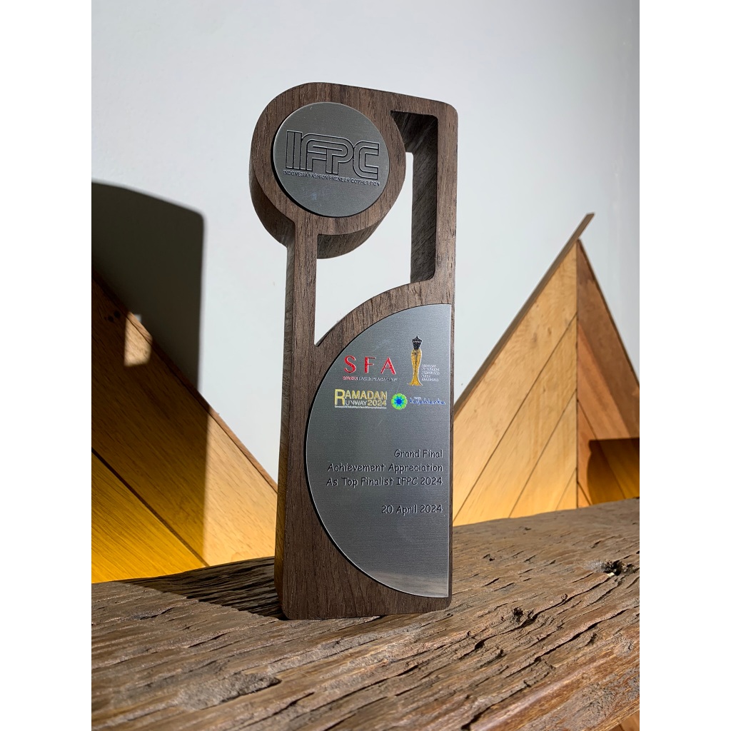 Jual Trophy Kayu Custom (Tipe-3) | Piala Kayu Custom | Plakat Kayu ...