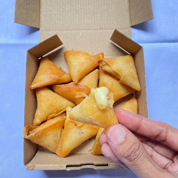 Jual Sambosa/Samosa/Sambusa Keju super melted & Crispy (Frozen Food ...