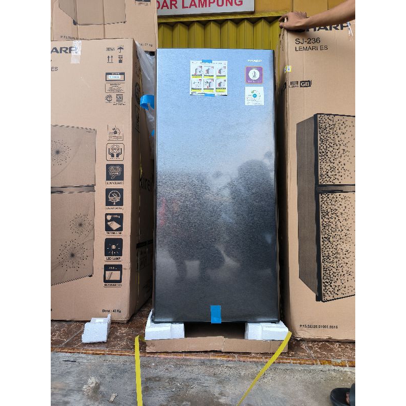 Jual SHARP Standing Freezer 6 Rak 158L FJ M186A HS / FJM186AHS / FJM186 ...