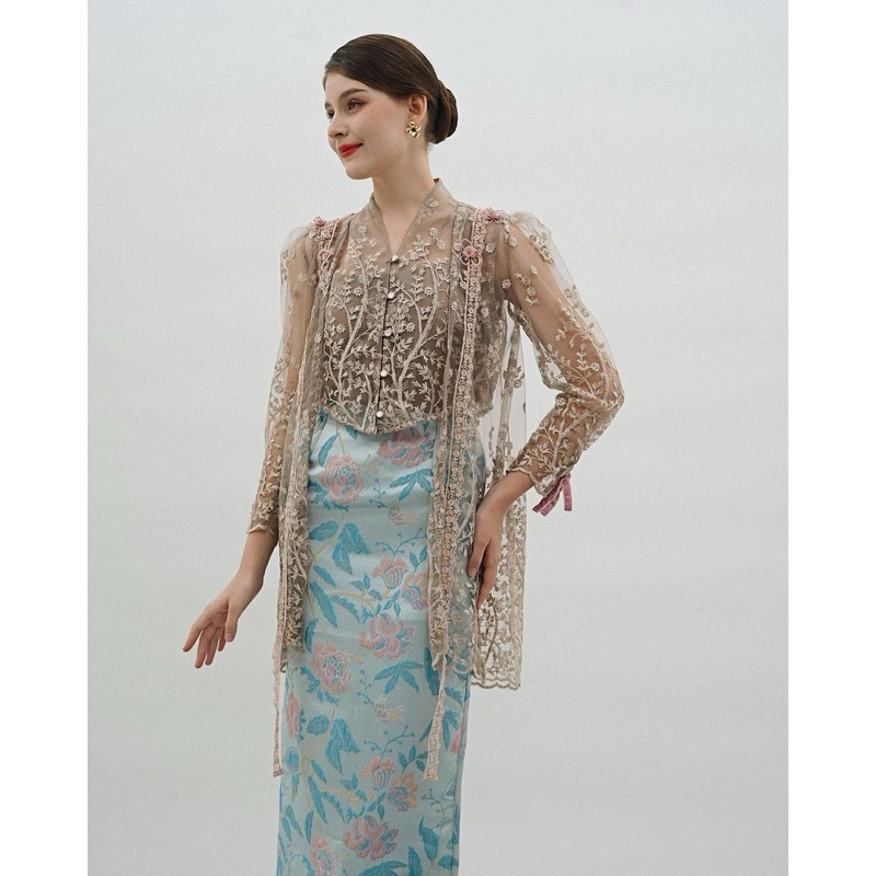 Jual (SEWA KEBAYA CREAM WISUDA LAMARAN FULLSET) Swastika by Jaleela.id ...