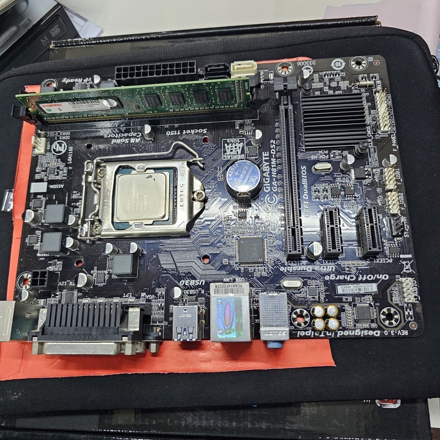 Jual Mainboard Gigabyte H81M-DS2 + Celeron G3240 + Ram DDR3 2GB Second ...