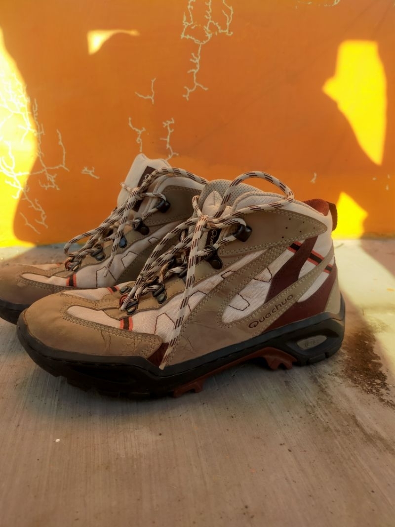 Jual Forclaz Quechua sepatu gunung water-repellent | Shopee Indonesia