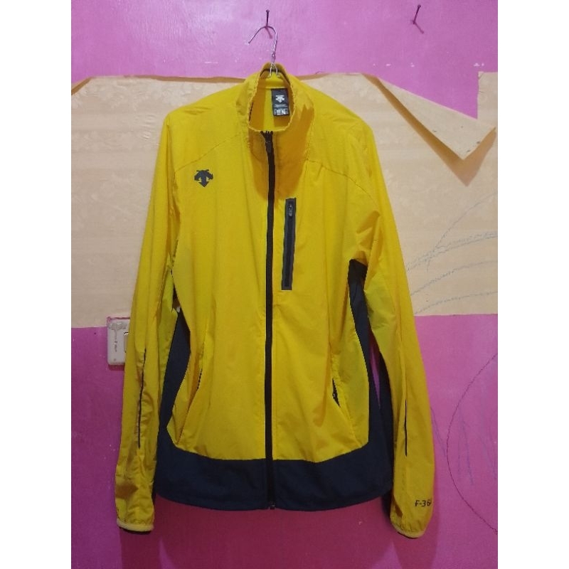 Jual Jacket Running Descente Yellow | Shopee Indonesia