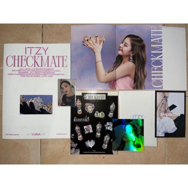 Jual Album Itzy Checkmate Yuna ver unsealed fullset Photocard Ryujin ...