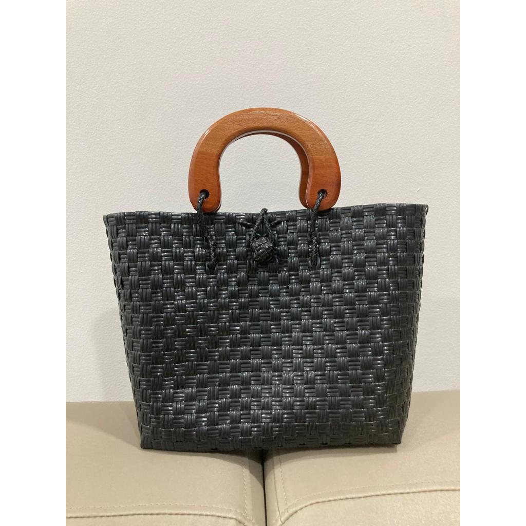 Jual Tas Anyam Plastik Gagang Kayu | Shopee Indonesia