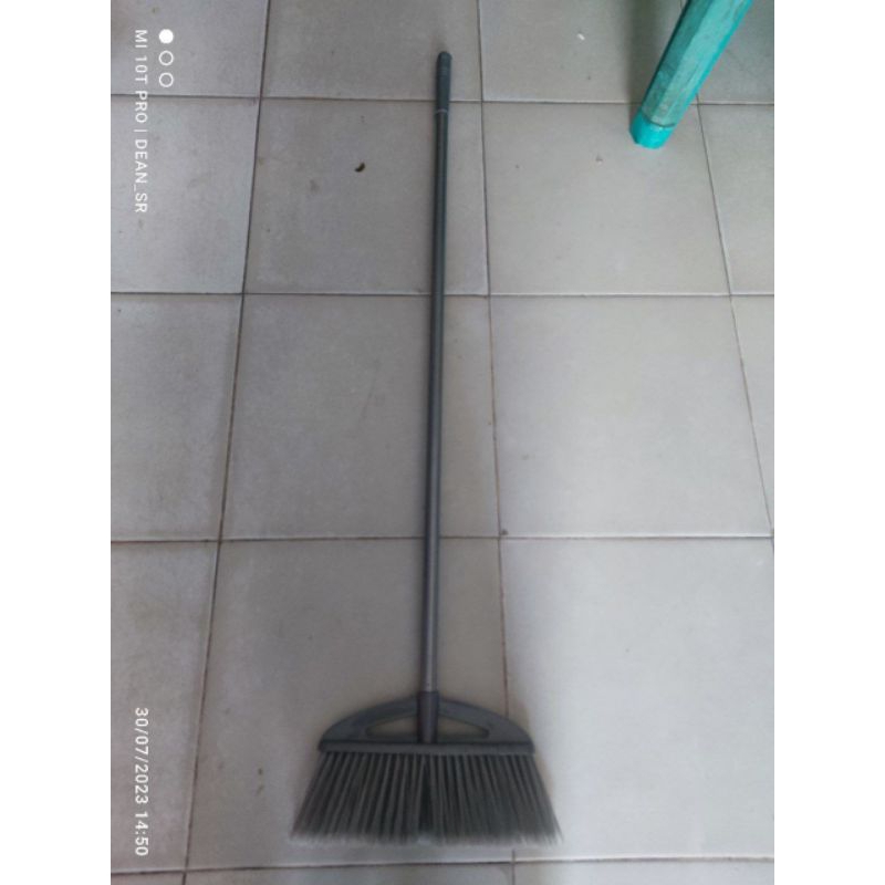 Jual Ready sapu gagang besi kode SL008A SESUAI GAMBAR LT BAGUS MURAH ...