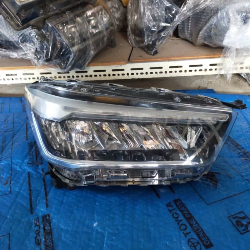 Jual Headlamp lampu depan Toyota Raize GR 2021 2022 2023 Original Kanan ...