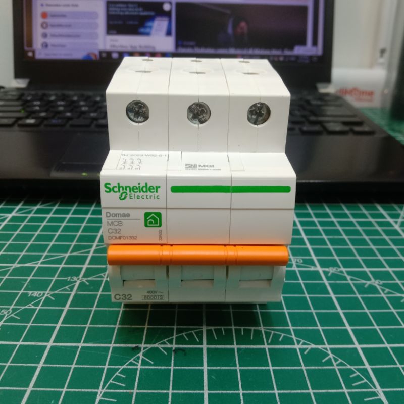 Jual Schneider MCB Domae 32A 3phase MCB Schneider Domae 3 Phase 32 Ampere Original SNI, 3p 32a 3 ...