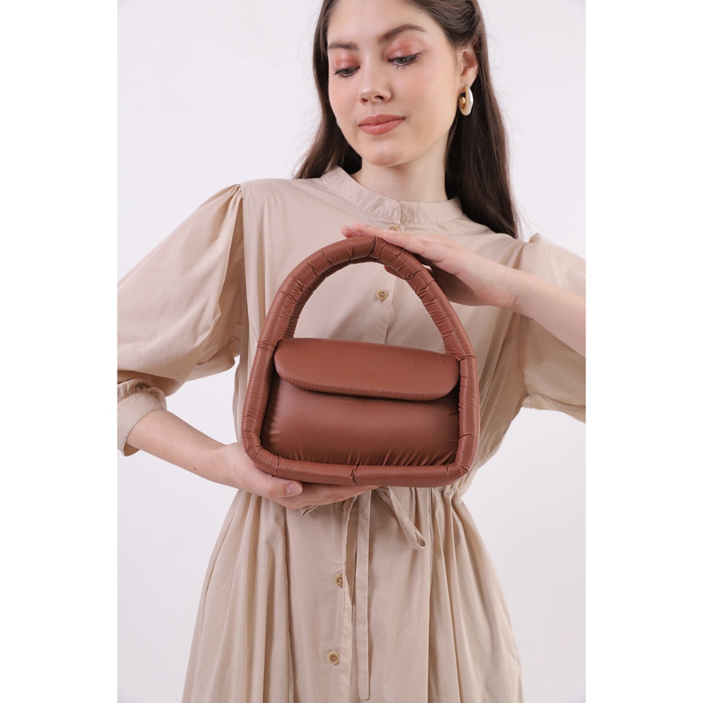 Jual Berrybenka - Tas Jinjing Pillow Bag Sofia Remaia Puffy Handbag ...