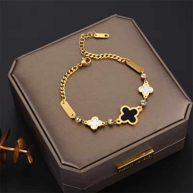 Jual Terlaris Gelang Wanita Titanium Daun Bunga Clover Hitam/Putih ...