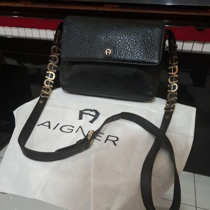 Jual Tas Aigner Black Pebbled Leather Flap Shoulder ORIGINAL 100% ...
