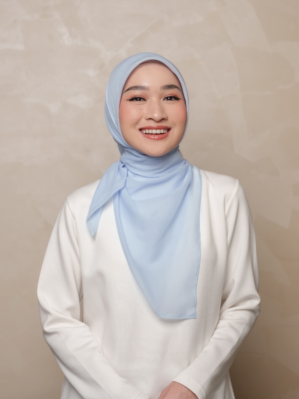 Jual napocut Hijab - Plain Paris x Kiara Leswara - Hijab Segiempat Paris Jepang Premium 115 x ...