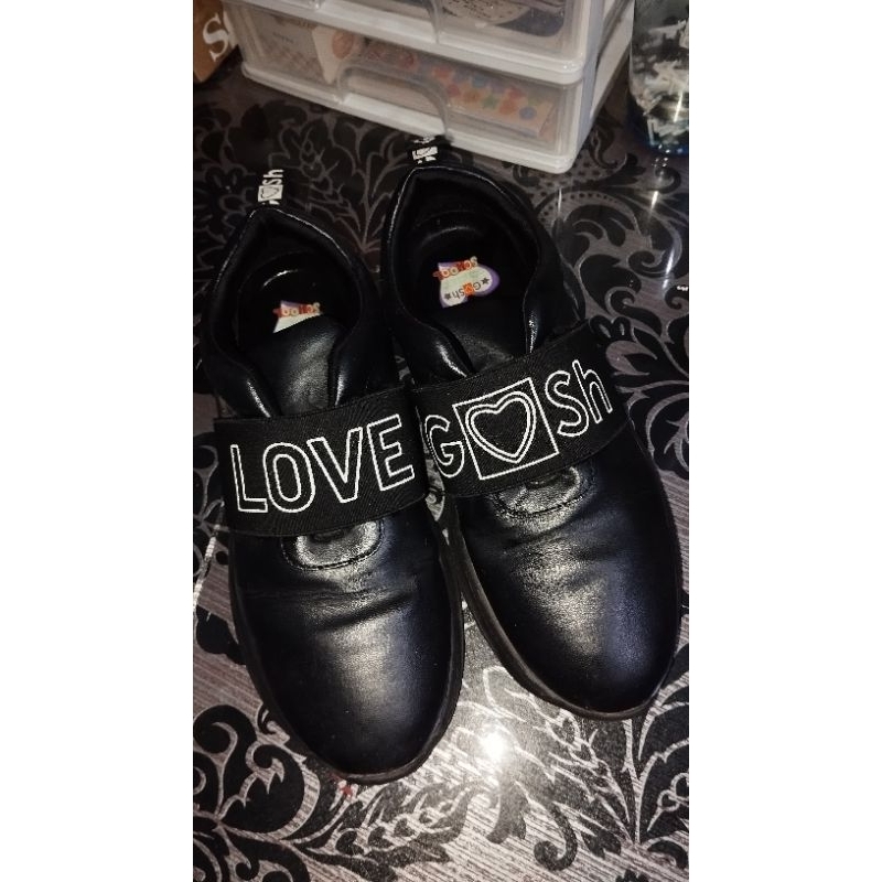 Jual PRELOVED SEPATU SNEAKERS GOSH FULL BLACK | Shopee Indonesia