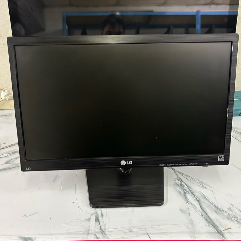 Jual monitor led lg 20 inch wide like new | Shopee Indonesia