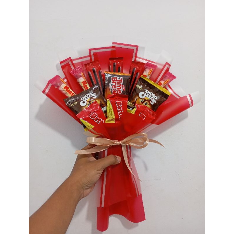 Jual BUKET SNACK UKURAN SEDANG KERTAS MERAH | Shopee Indonesia