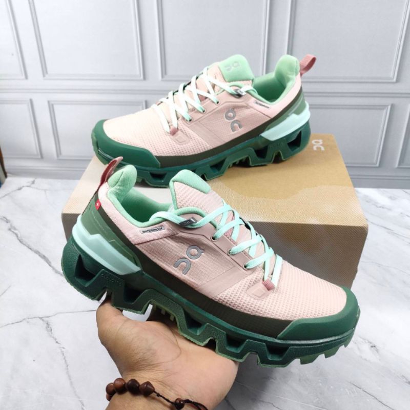Jual Sepatu OnCloud Wander pink green | Shopee Indonesia
