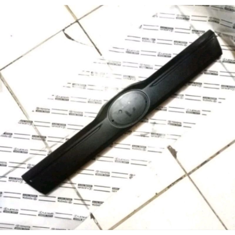 Jual Trunklid Bagasi List Bagasi TOYOTA RAIZE & DAIHATSU ROCKY Original ...