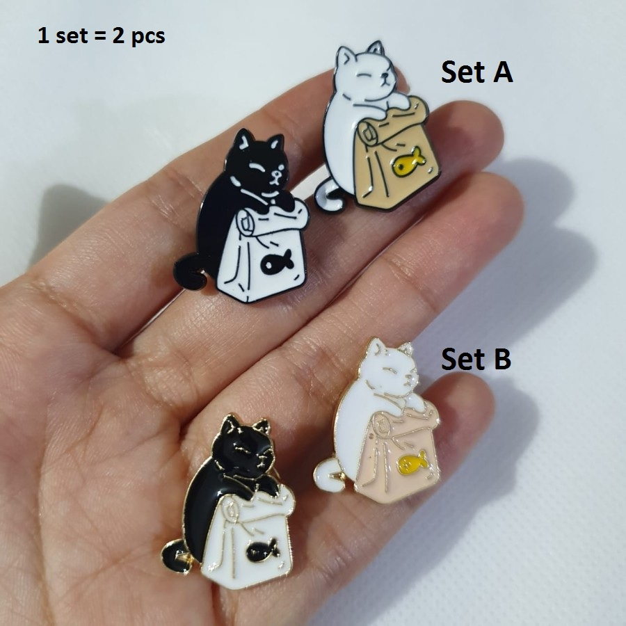 Jual 1 Set isi 2 Bros Pin Enamel Hitam Putih Couple Kucing Bawa Bekal ...