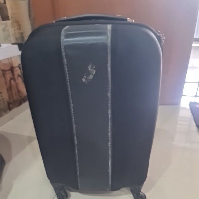 Jual koper warna hitam 20inch | Shopee Indonesia