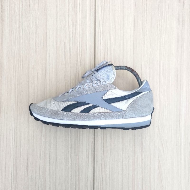 Jual SEPATU SNEAKERS CASUAL VINTAGE REEBOK AZTEC CLASSIC ORIGINAL ...