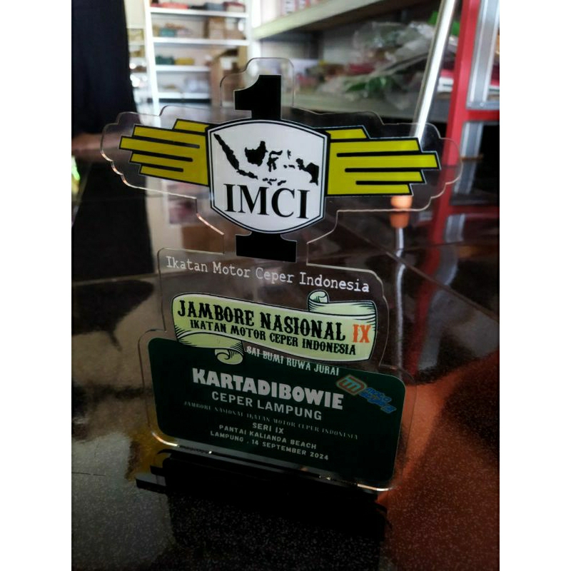 Jual Trophy akrilik custom tebal 5MM, ucapan murah custom model bisa ...