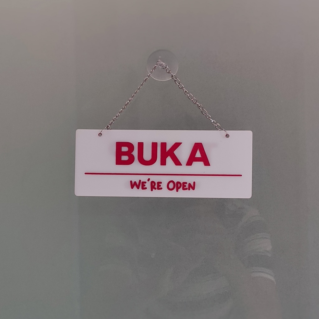 Jual Signage Gantugan Pintu Dinding Kaca Buka Tutup Toko Warung ...