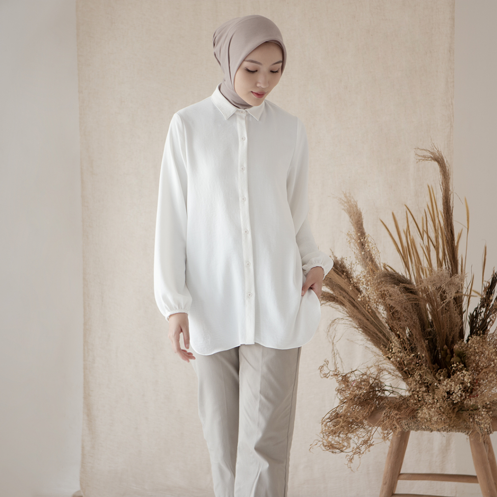 Jual Basic Batara by Aska Label - Kemeja wanita basic lengan panjang full kancing warna offwhite ...