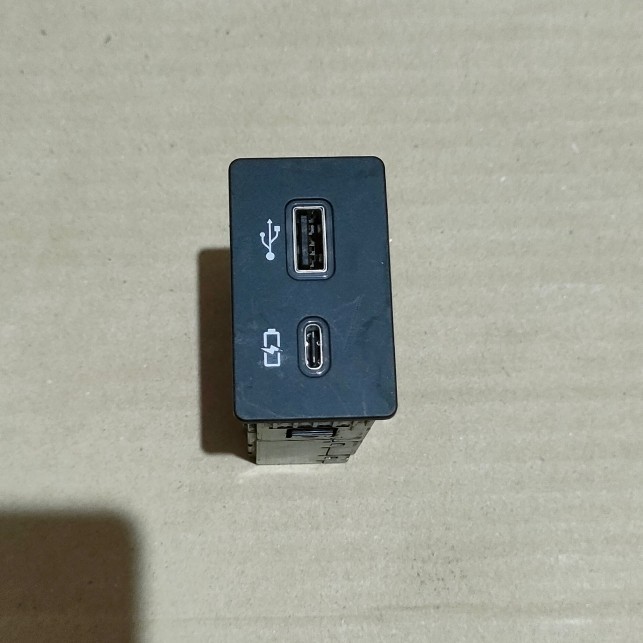 Jual modul Port usb output charger mobil nissan original | Shopee Indonesia