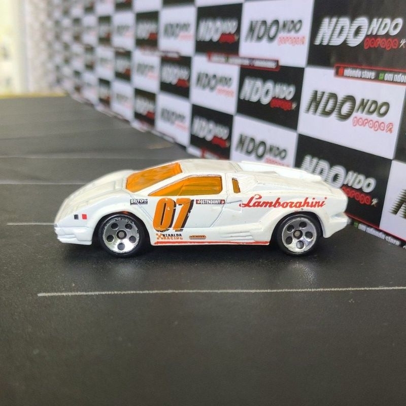 Jual Hot Wheels 25th Anniversary Lamborghini Countach White 2nd Loose ...
