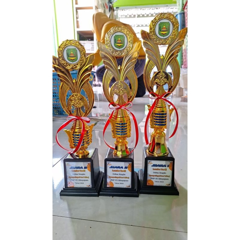 Jual piala set 1,2,3/pagoda/piala lomba | Shopee Indonesia