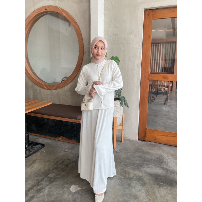 Jual Erine Blouse & Skirt by Kimka Hijab | Setelan Knit Korean Style ...