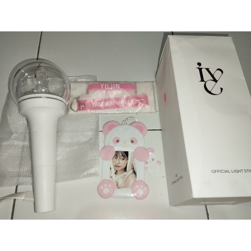 Jual IVE Official Lightstick (preloved) + IVE Yujin Rubber Band & Strap SWIH Japan & PC Yujin ...