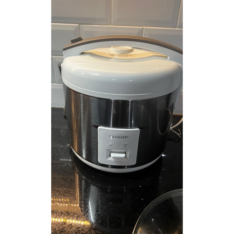 Jual sharp rice cooker 1,8liter kondisi 85% sangat layak | Shopee Indonesia