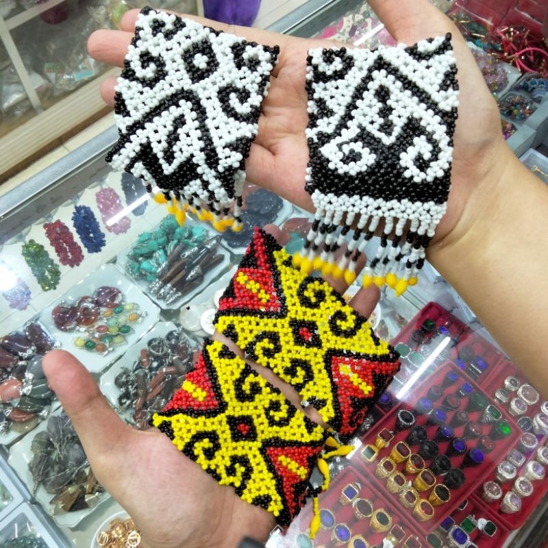 Jual Sepasang Gelang Manik Dayak Gelang Etnik Kalimantan Gelang Menari ...