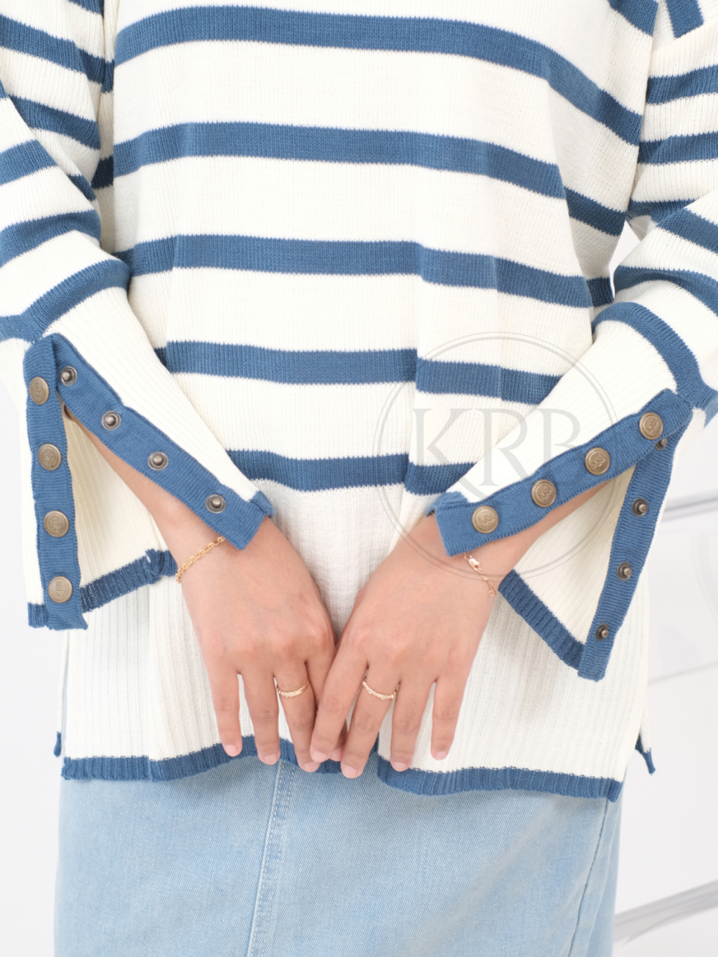 Jual KRB Blouse Inara Kancing Stripe Aktif Outer Wanita Rajut Atasan ...