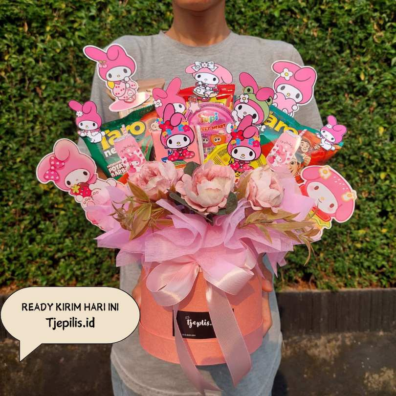 Jual [BISA KIRIM HARI INI] Buket Snack Box + Custom Topper dan Bunga ...