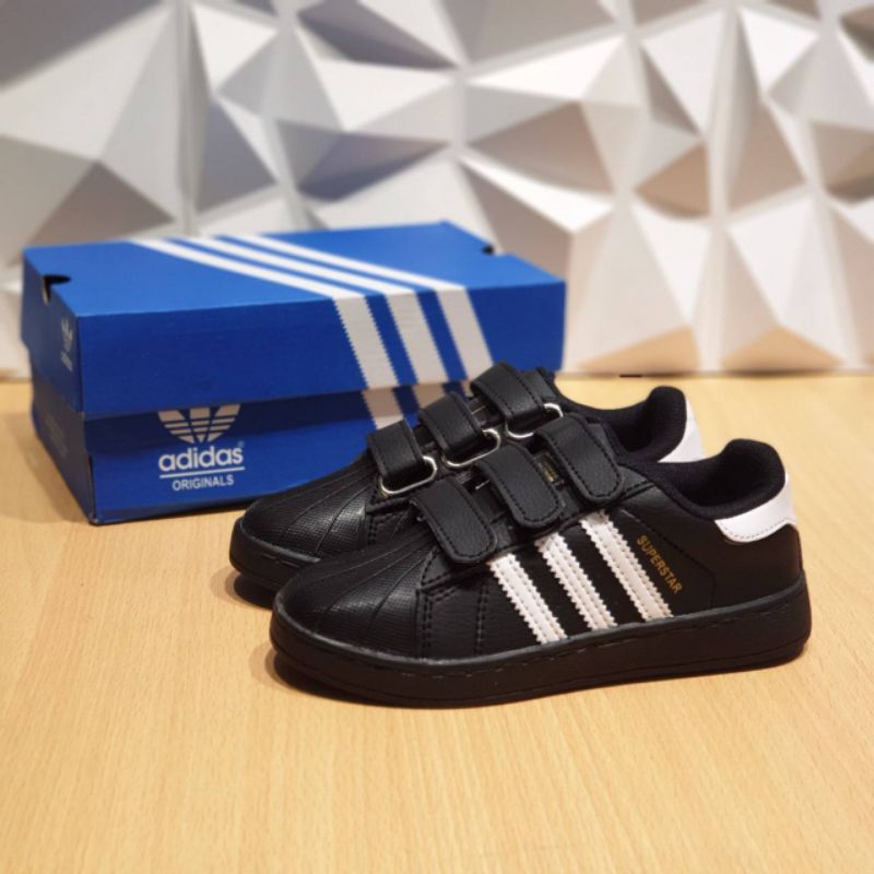 Jual Sepatu Anak kecil adidas superstar kids hitam putih model perekat ...