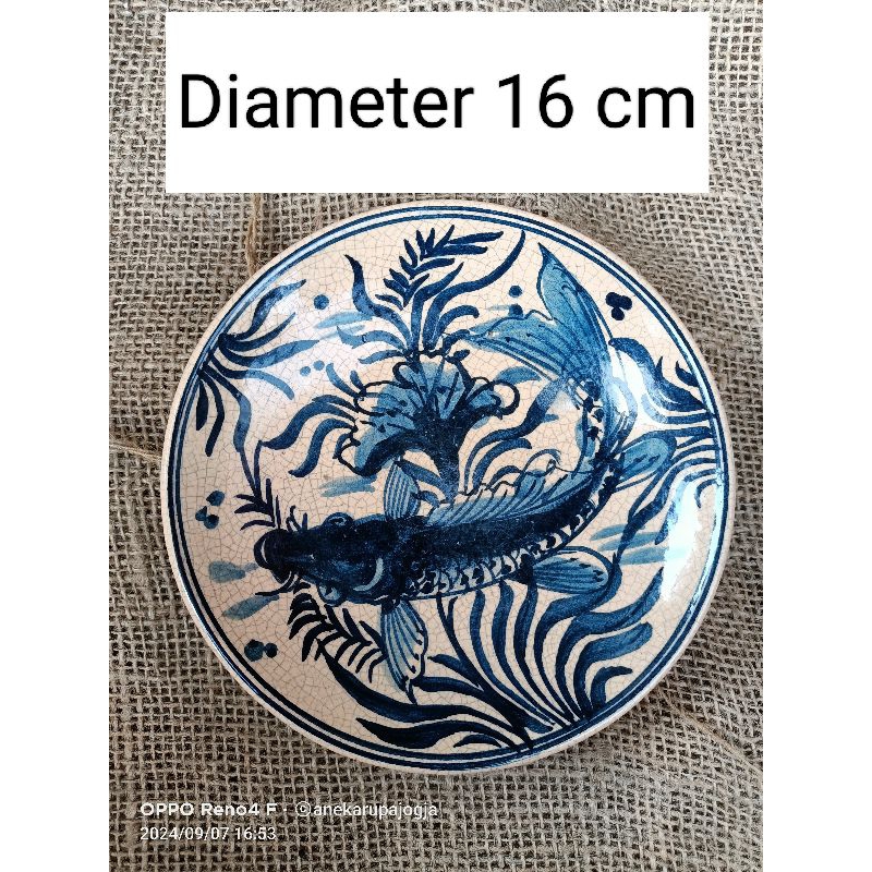 Jual piring keramik lukis biru putih motif ikan retak 1000 seribu untuk ...