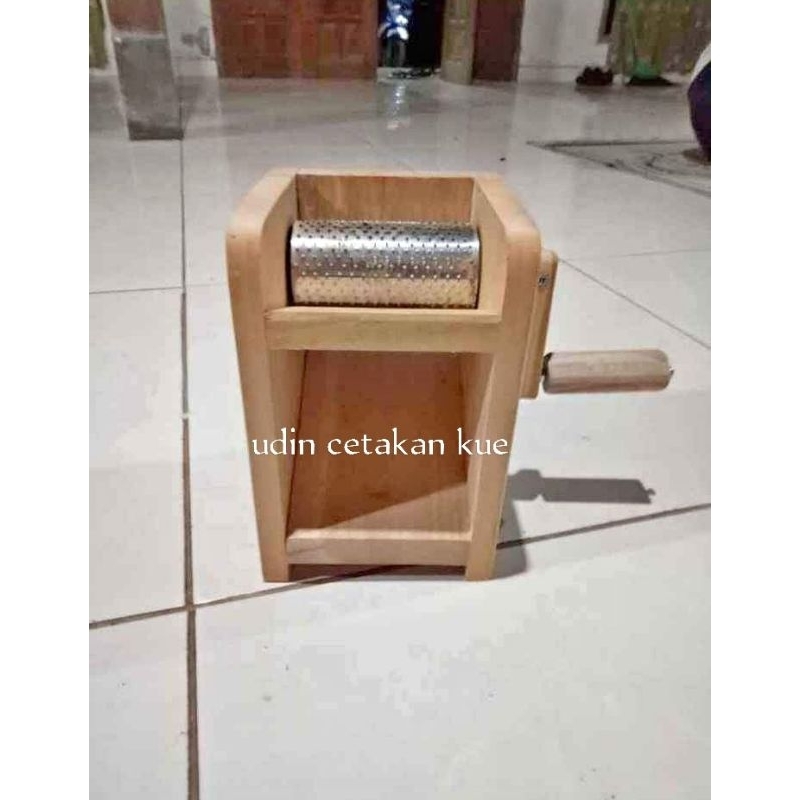 Jual Alat Parut Kelapa Manual Kayu Parutan Kelapa Asli | Shopee Indonesia