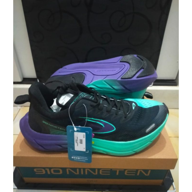 Jual sepatu running 910 Takashi UK 42 | Shopee Indonesia