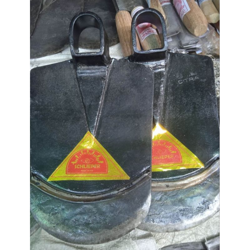 Jual Cangkul Baja Asli Cap Mata Anti Lengket Super Tajam 30x18,5cm ...